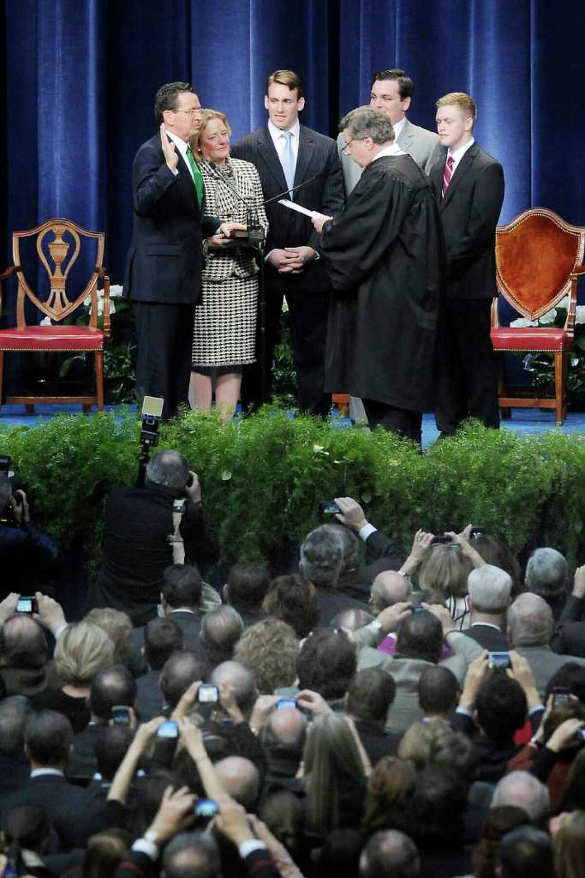 Malloy takes oath as governor at 'crossroads of crisis and opportunity'