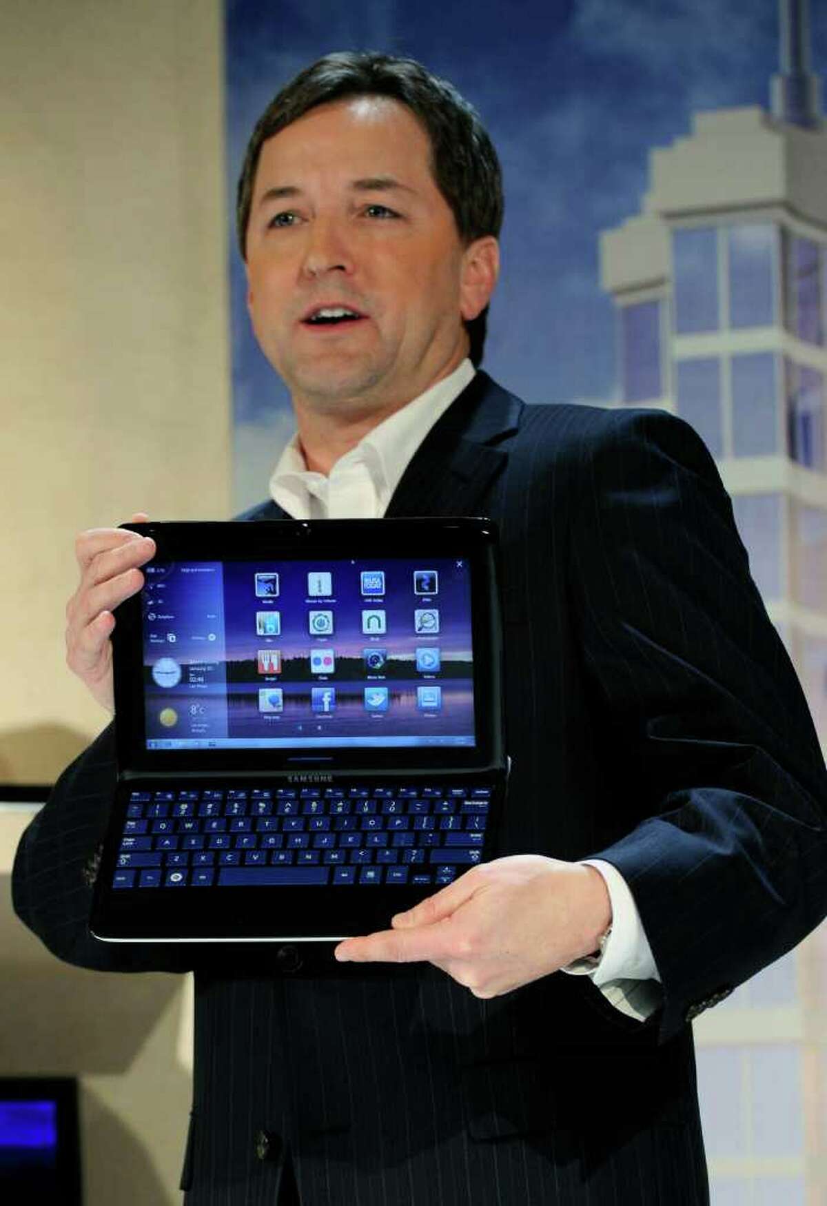 Microsoft CEO takes CES stage amid tablet crush