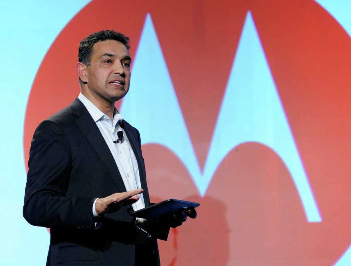 Microsoft CEO takes CES stage amid tablet crush