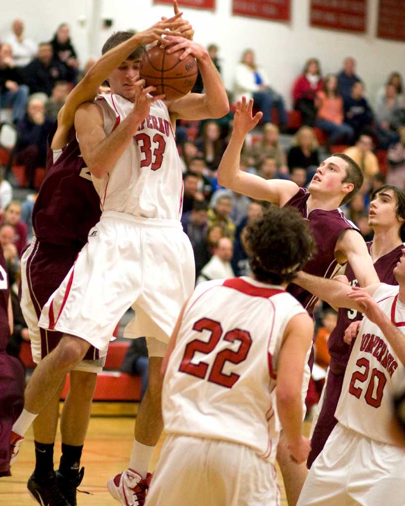 Pomperaug boys basketball buries eight 3's, knocks off undefeated Bethel