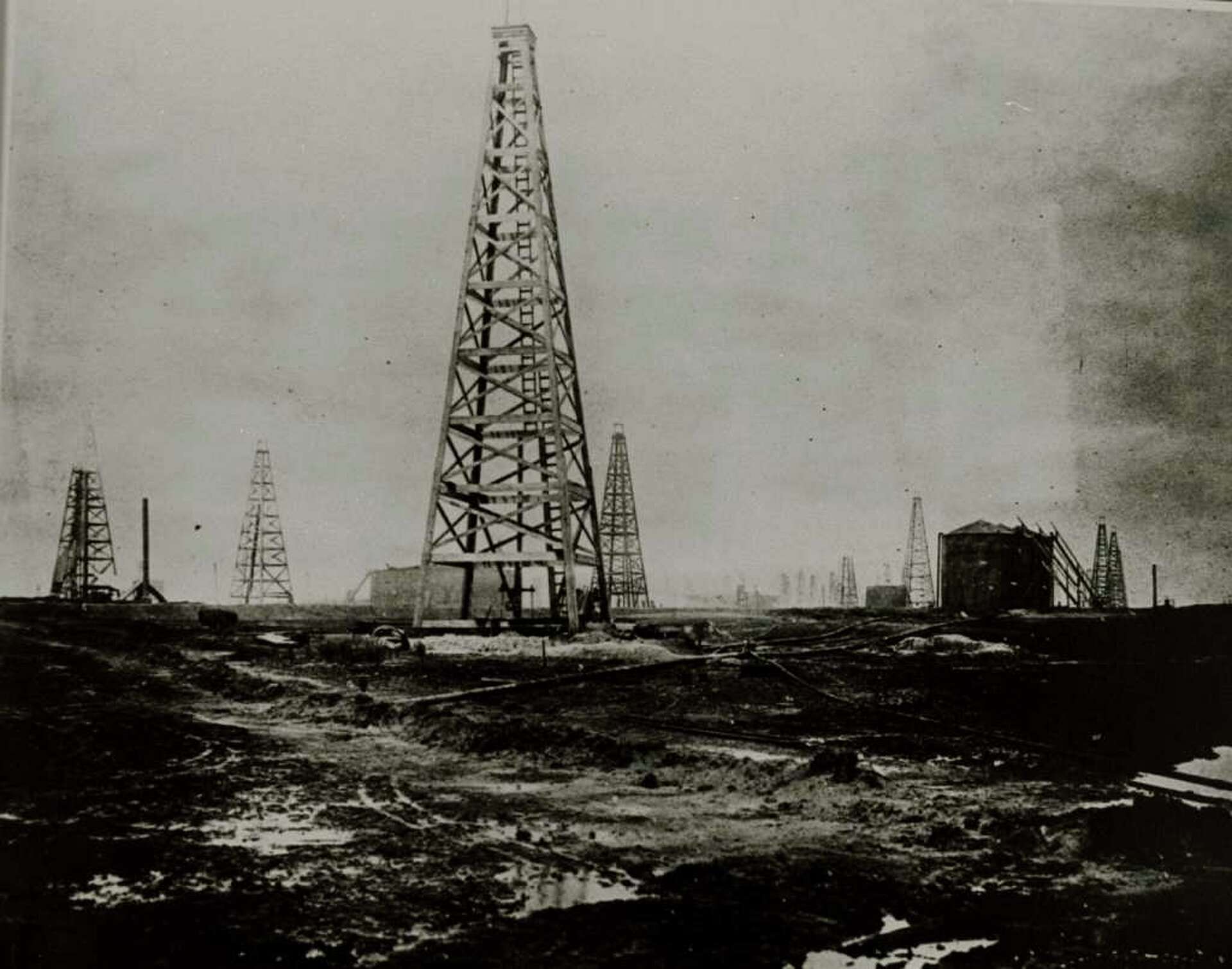 117 years ago: The Spindletop Hill gusher blew up Texas' oil craze in ...