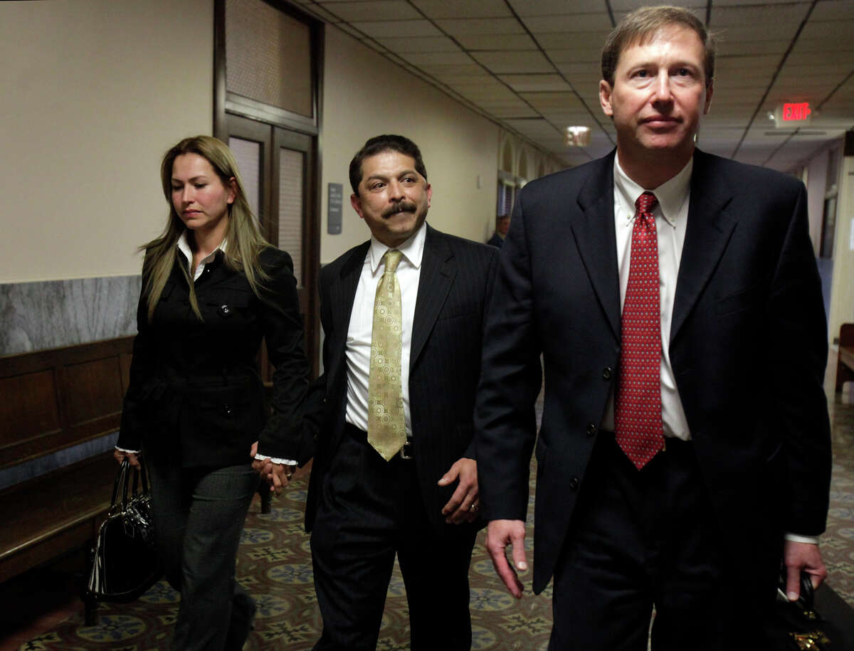 Jurors deliberating in Tejano star's injury trial