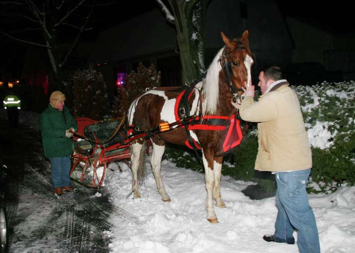 'Dashing through the snow,' horse escapes with sleigh in Cos Cob