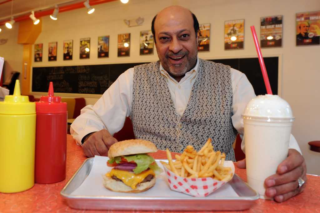 Moe's opens in Bridgeport