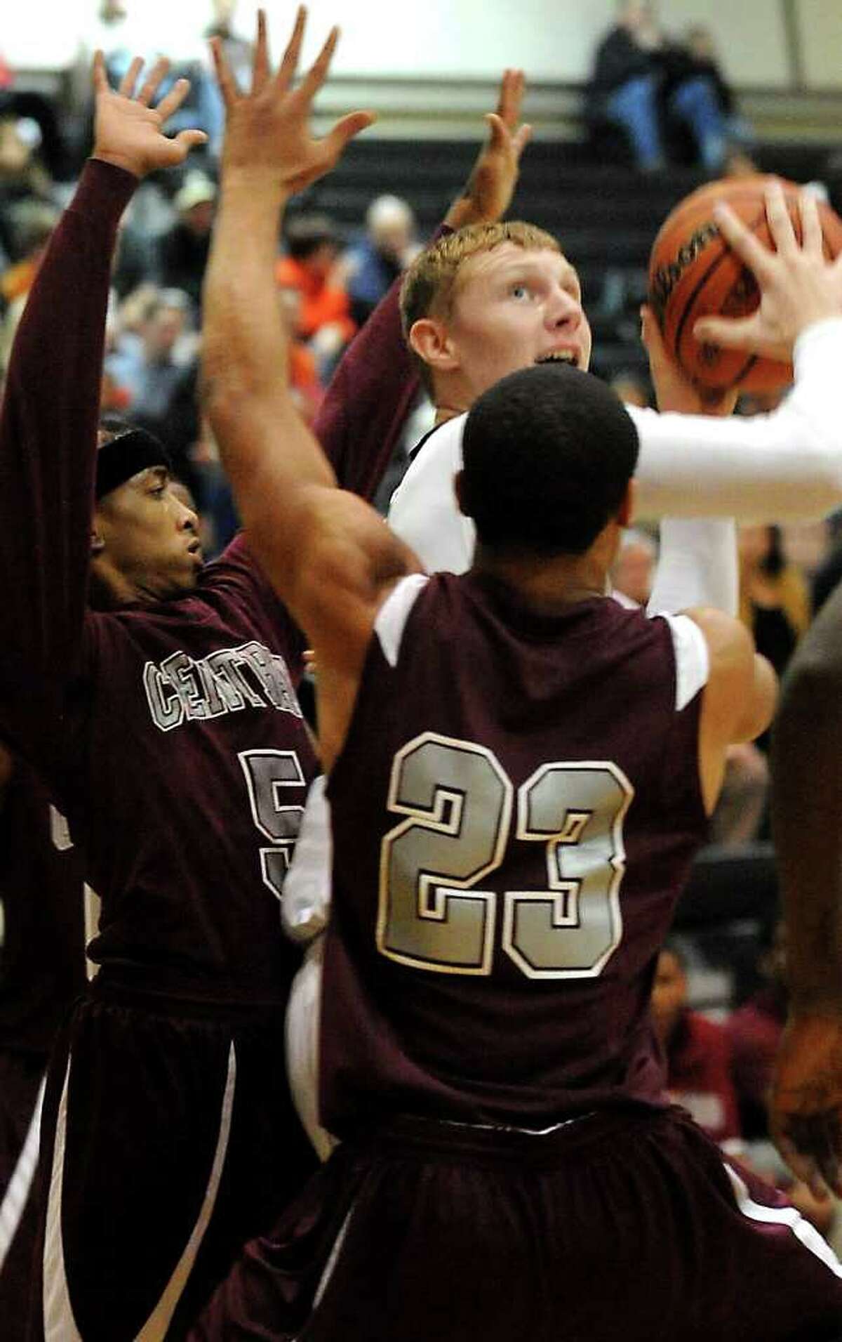Silsbee boys basketball team pulls away from Hardin-Jefferson late