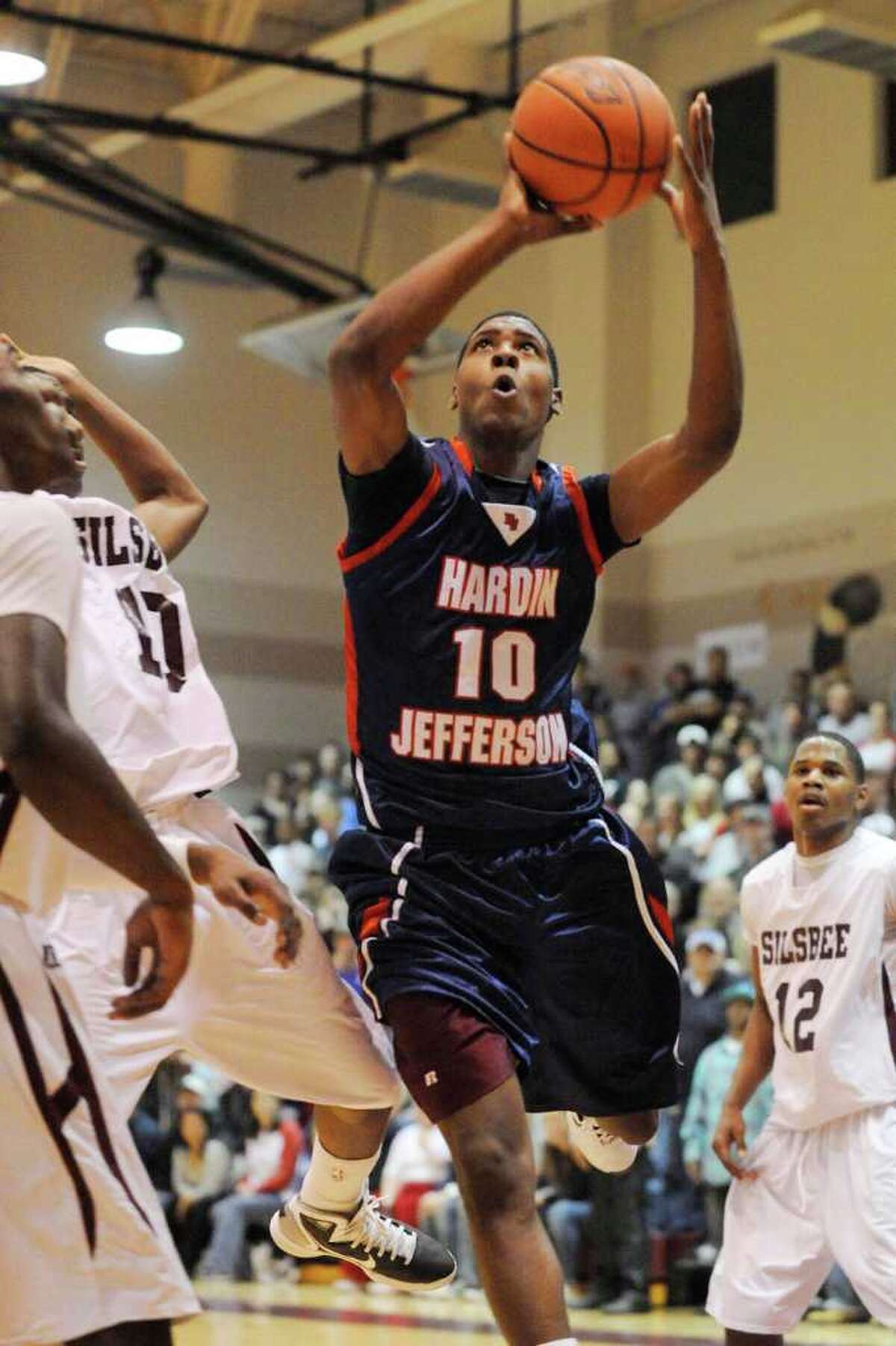 Silsbee boys basketball team pulls away from Hardin-Jefferson late
