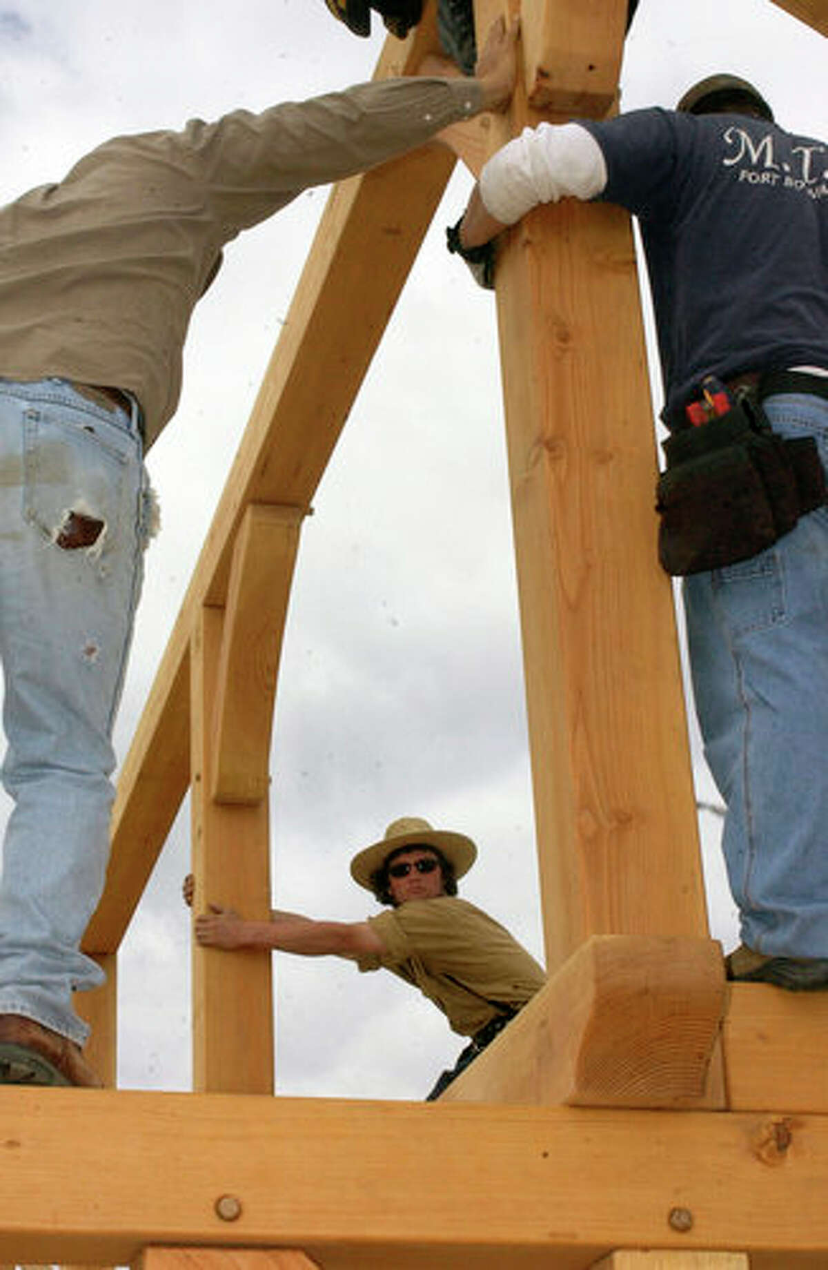 Amish built homes to face Gulf storms