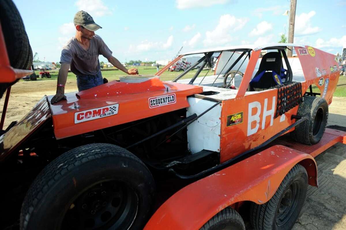 Friday night dirt track racing