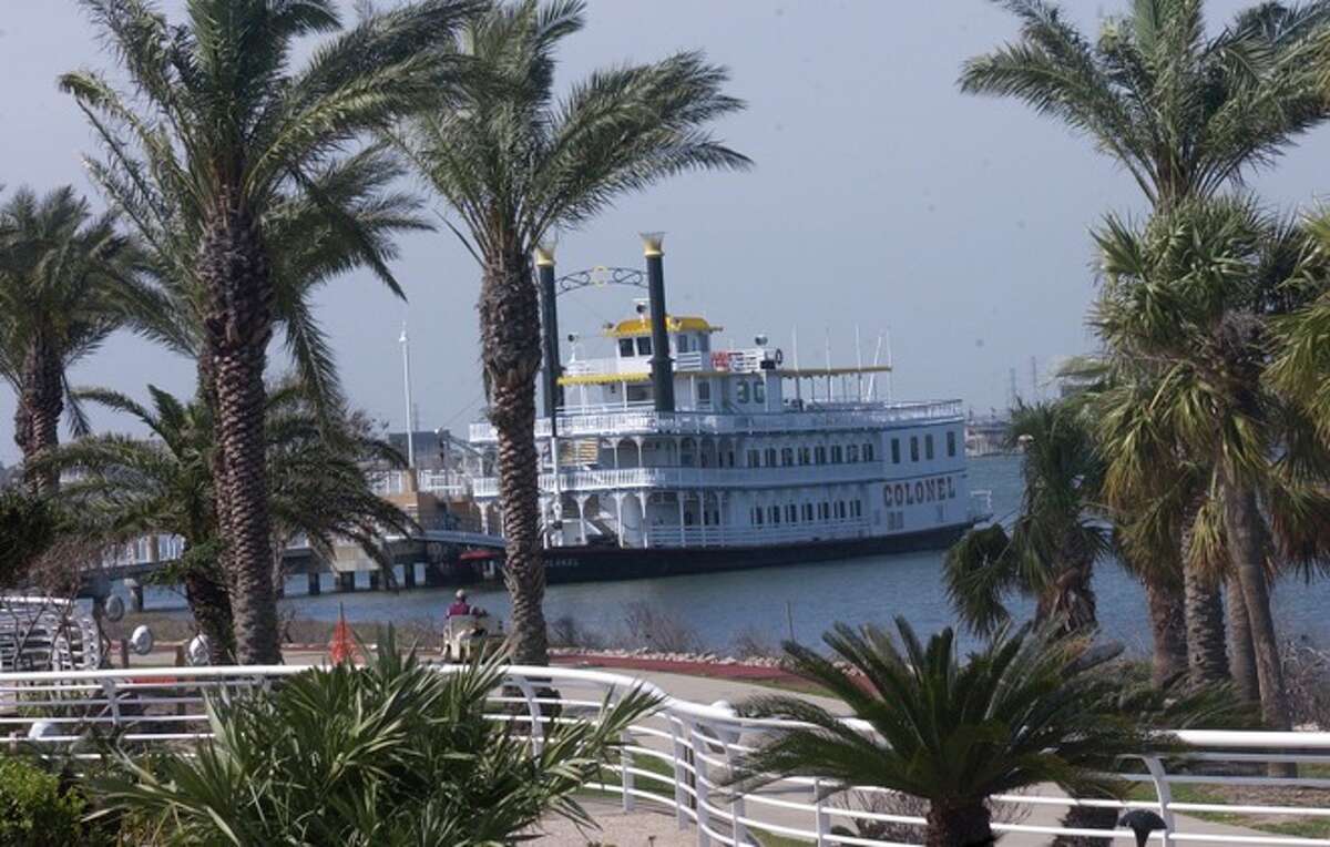A walking tour of Moody Gardens