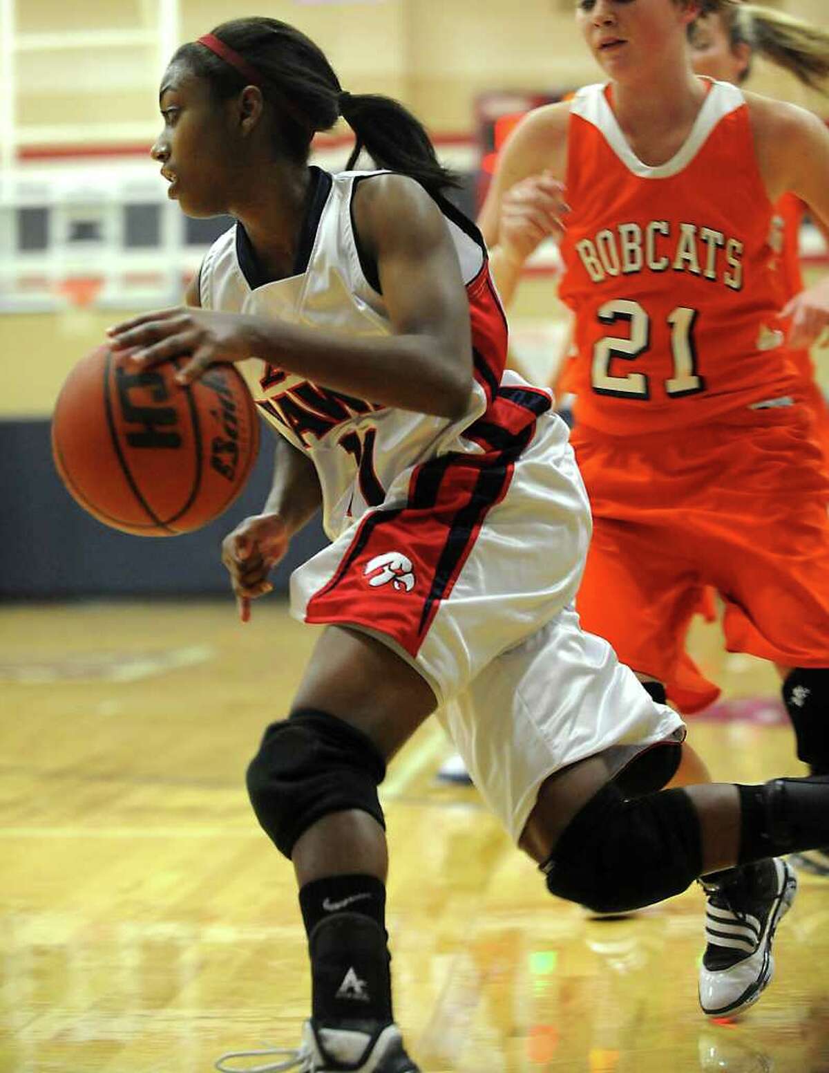 Hardin-Jefferson girls basketball team beats Orangefield