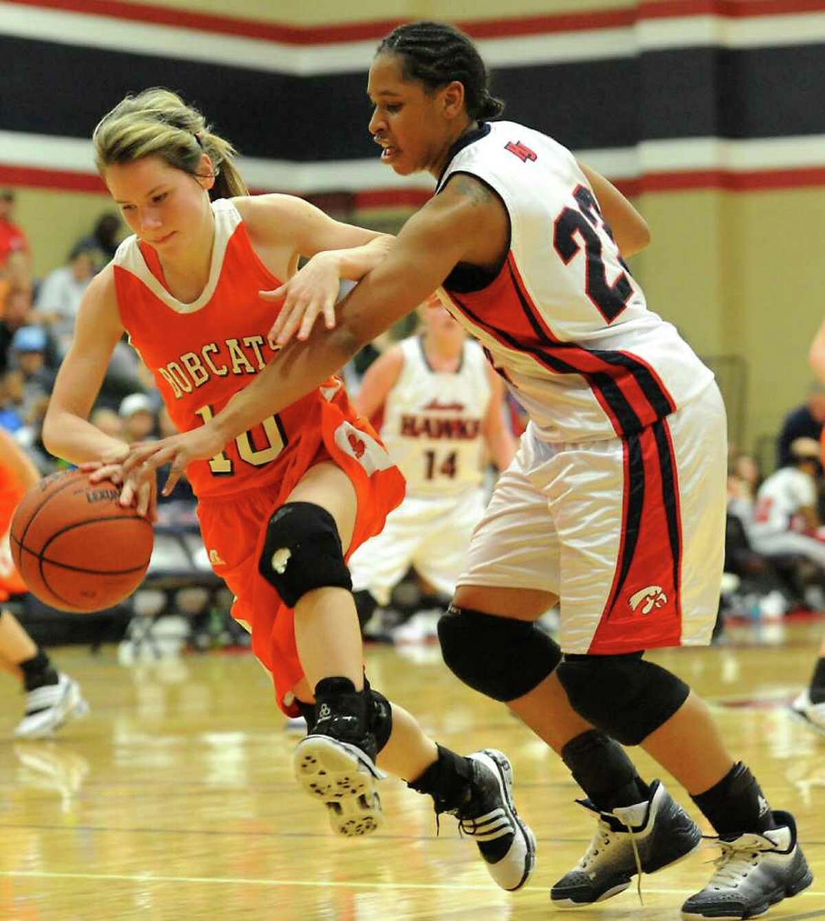 Hardin-Jefferson girls basketball team beats Orangefield