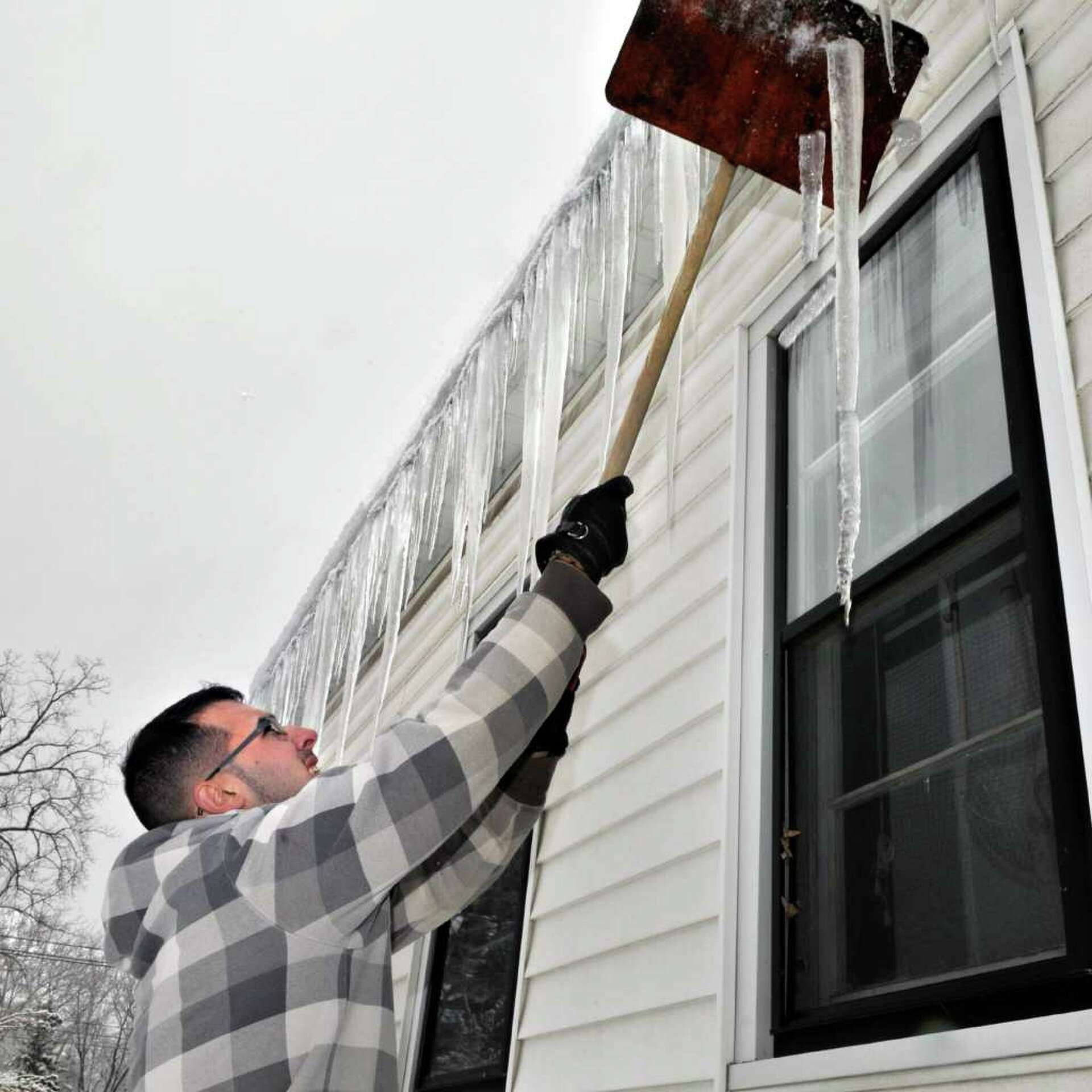 Ice puts roofs at risk