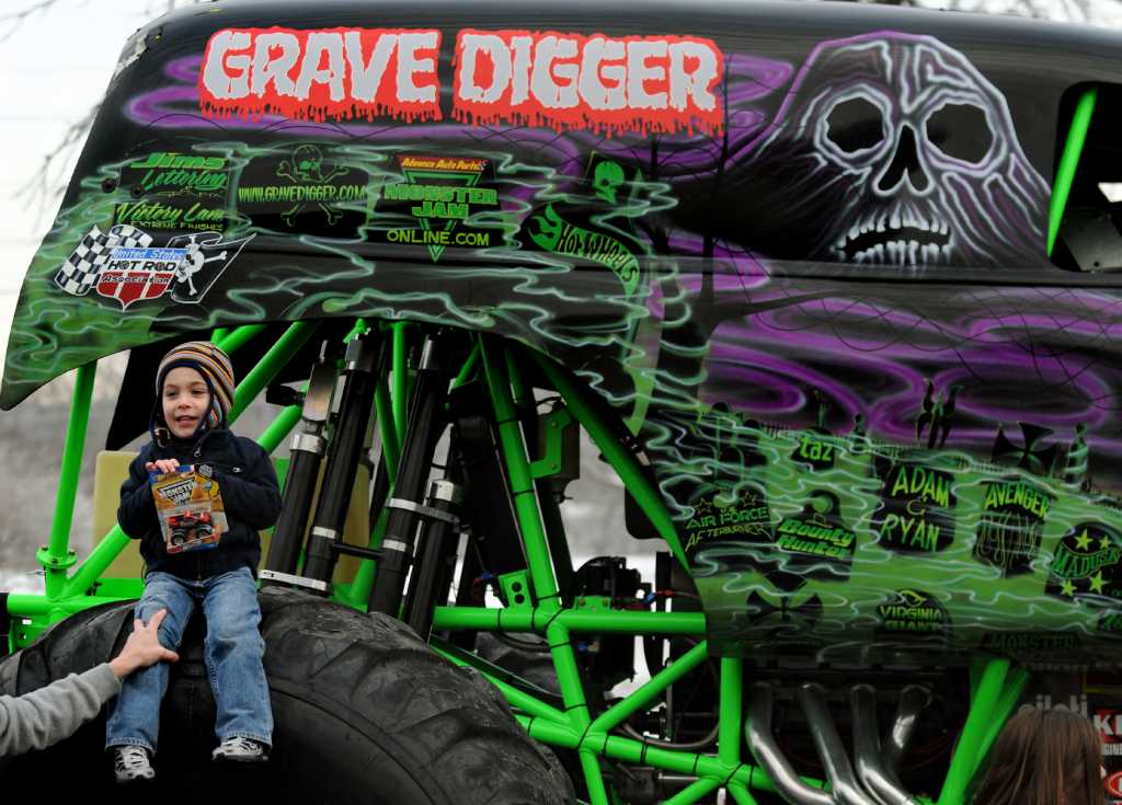 Grave Digger Monster Truck Skull