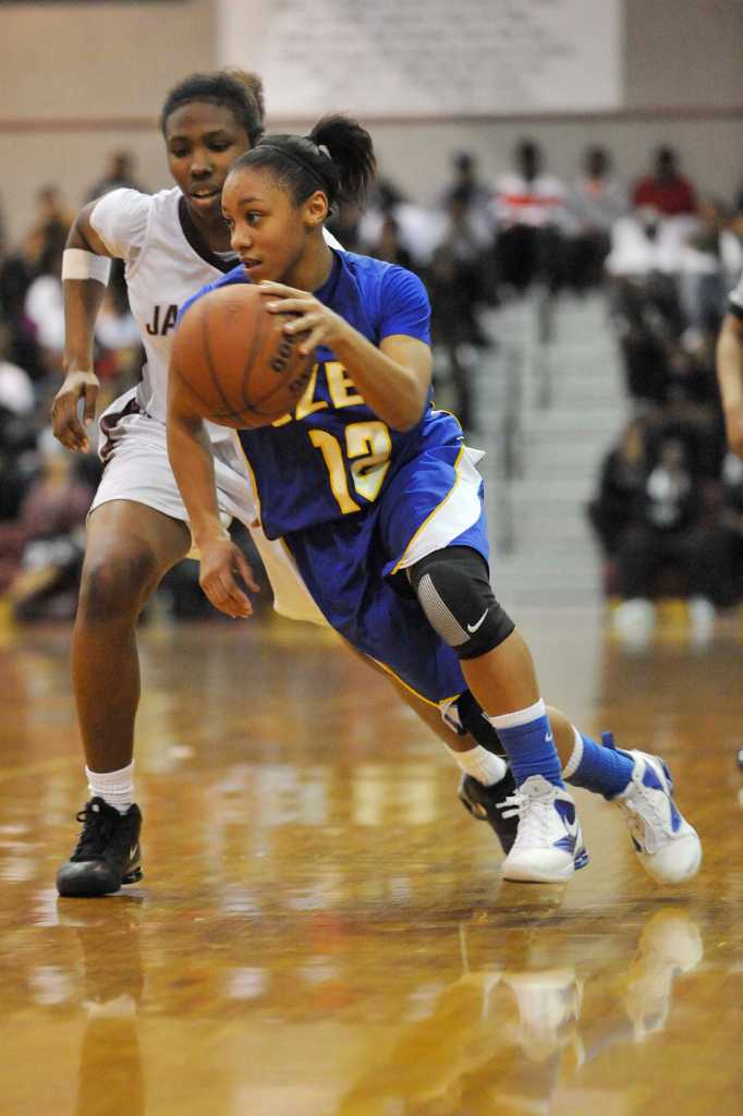 Clutch late free throws lead Central girls basketball team past Ozen