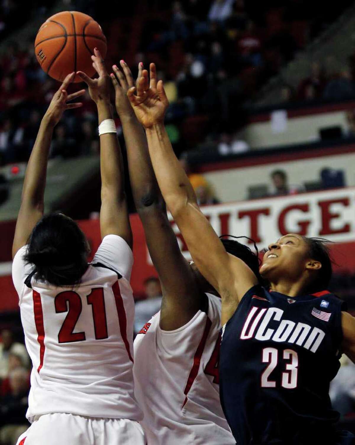 UConn comes out big in second half, routs Rutgers