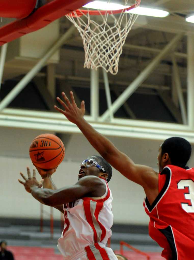 Half-court heave off target, can't save Sacred Heart