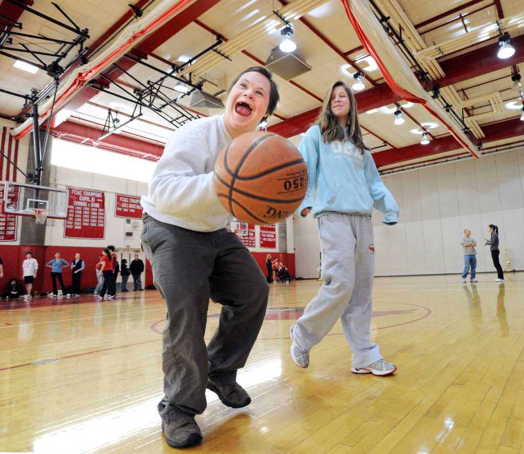 Students 'unify' through sports program