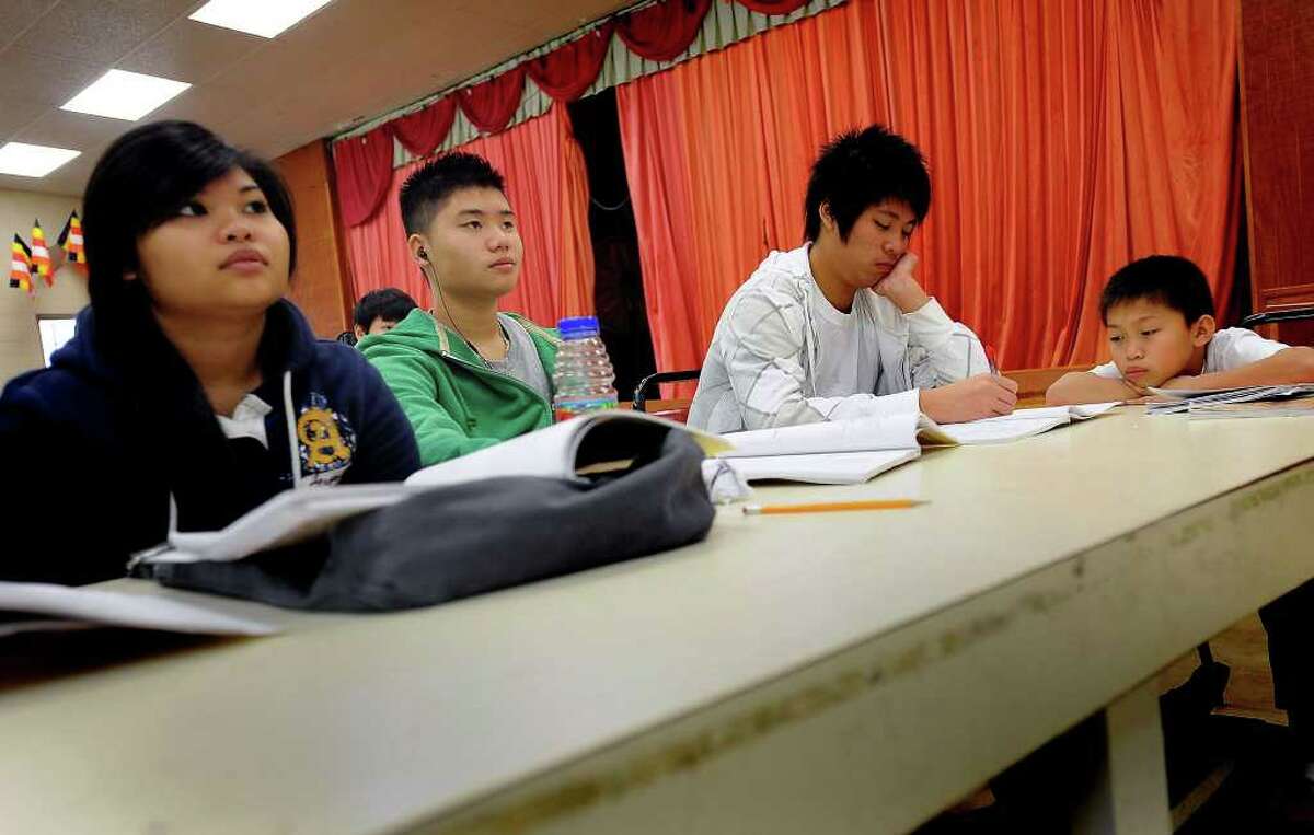 Culture class: Vietnamese teens keep heritage alive by learning language