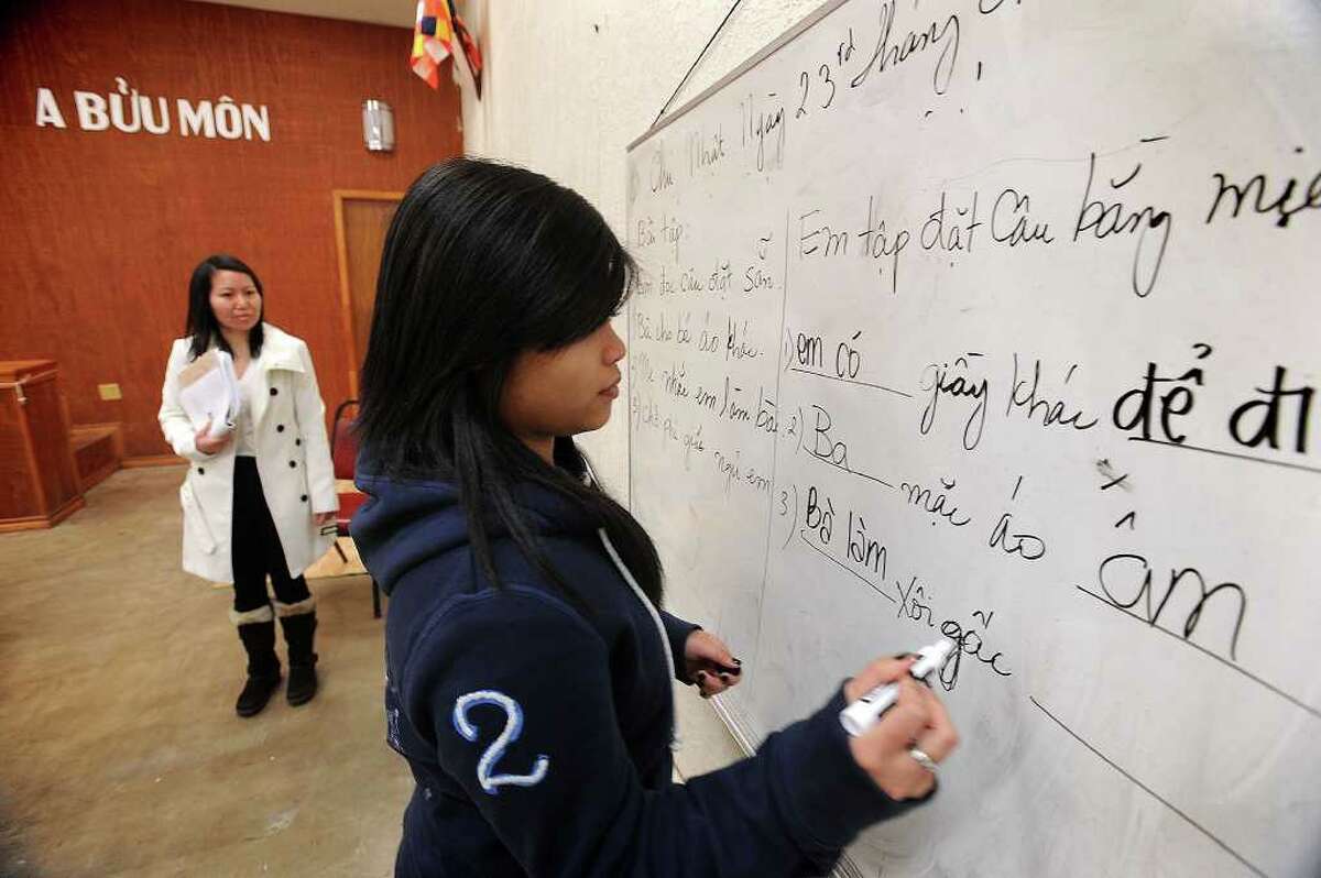 Culture class: Vietnamese teens keep heritage alive by learning language