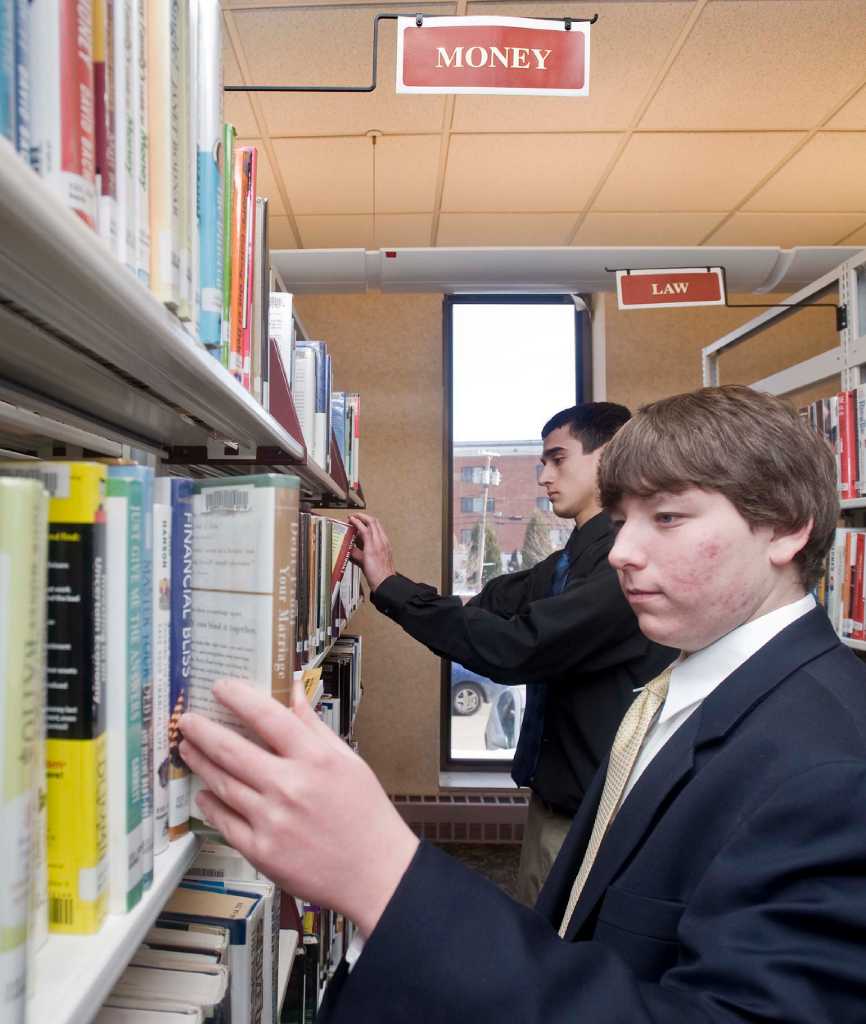 DHS students take lead in money matters