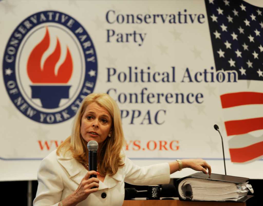 Cuomo garners unlikely praise