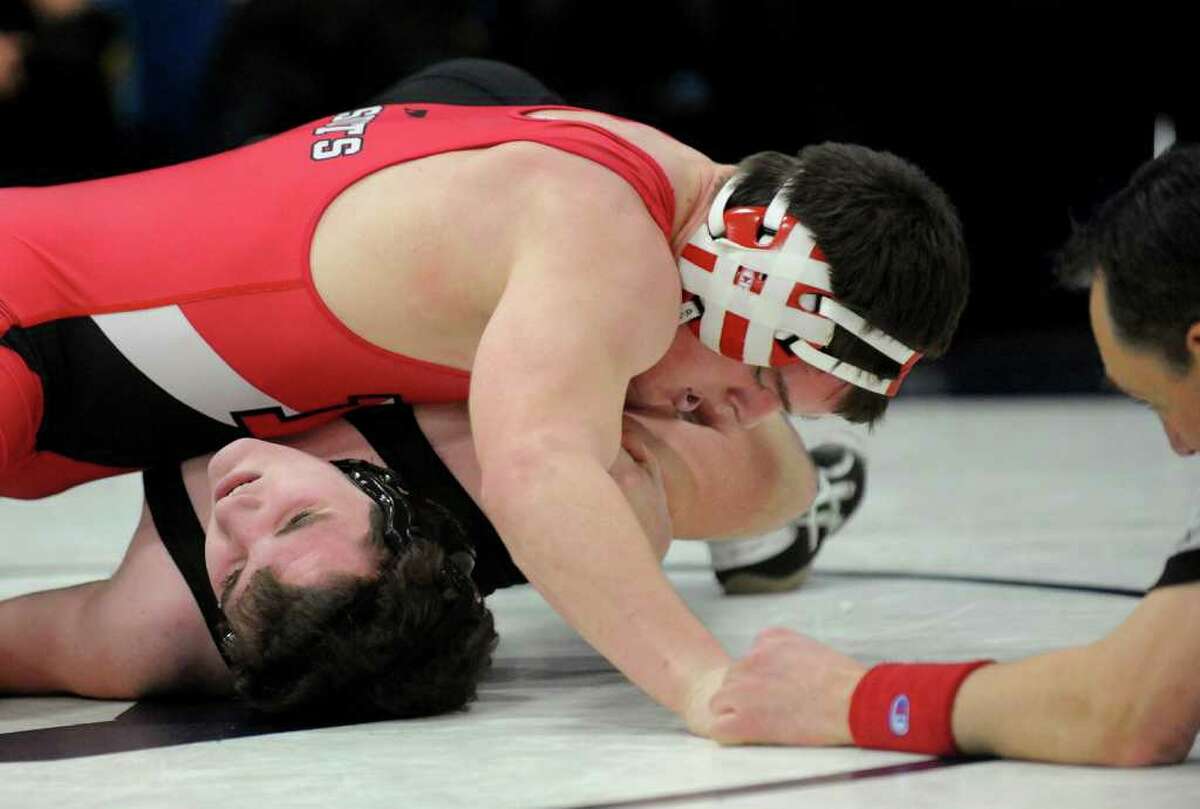 Staples wrestling rebounds from tough outing by going 3-2