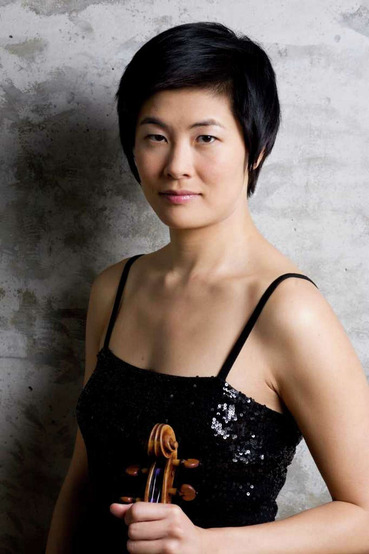 Violinist Jennifer Koh debuts at Friends of Chamber Music