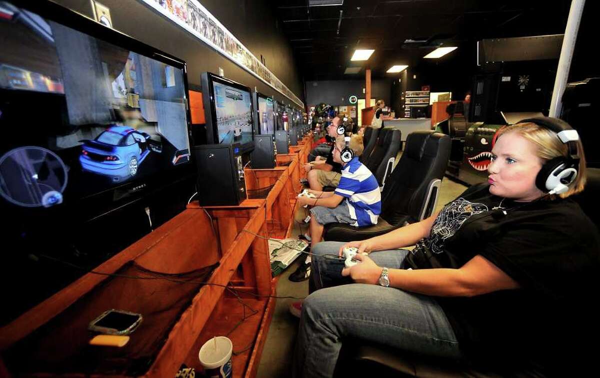 X-Con game center closing, liquidating all games and equipment