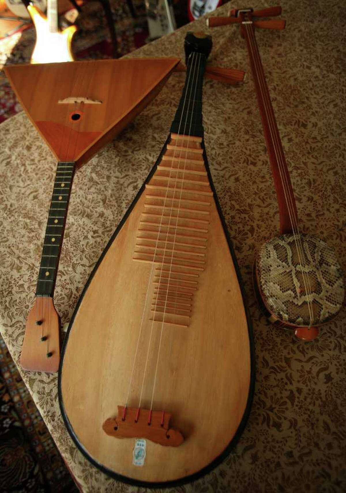 National Guitar Museum rolls out "Guitar: The Instrument That Rocked ...