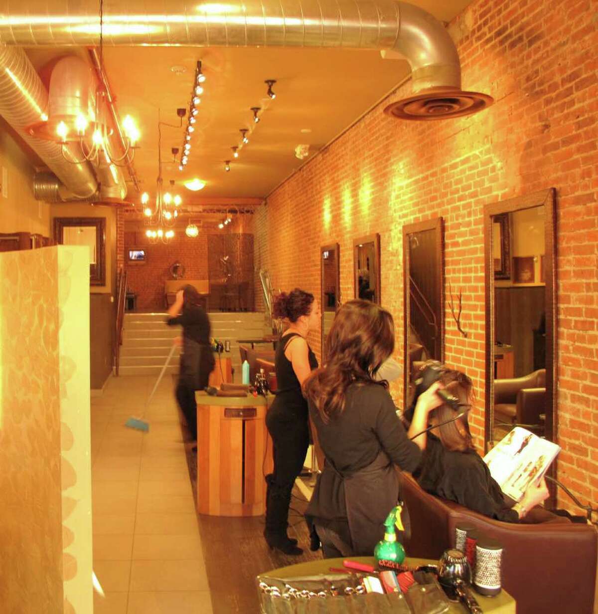 Salon Kiklo opens for business in New Canaan