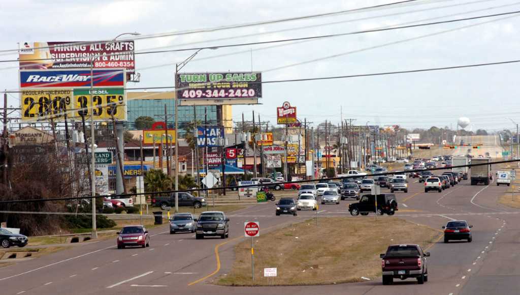 Nederland leads drive to name road for 'Bum' Phillips