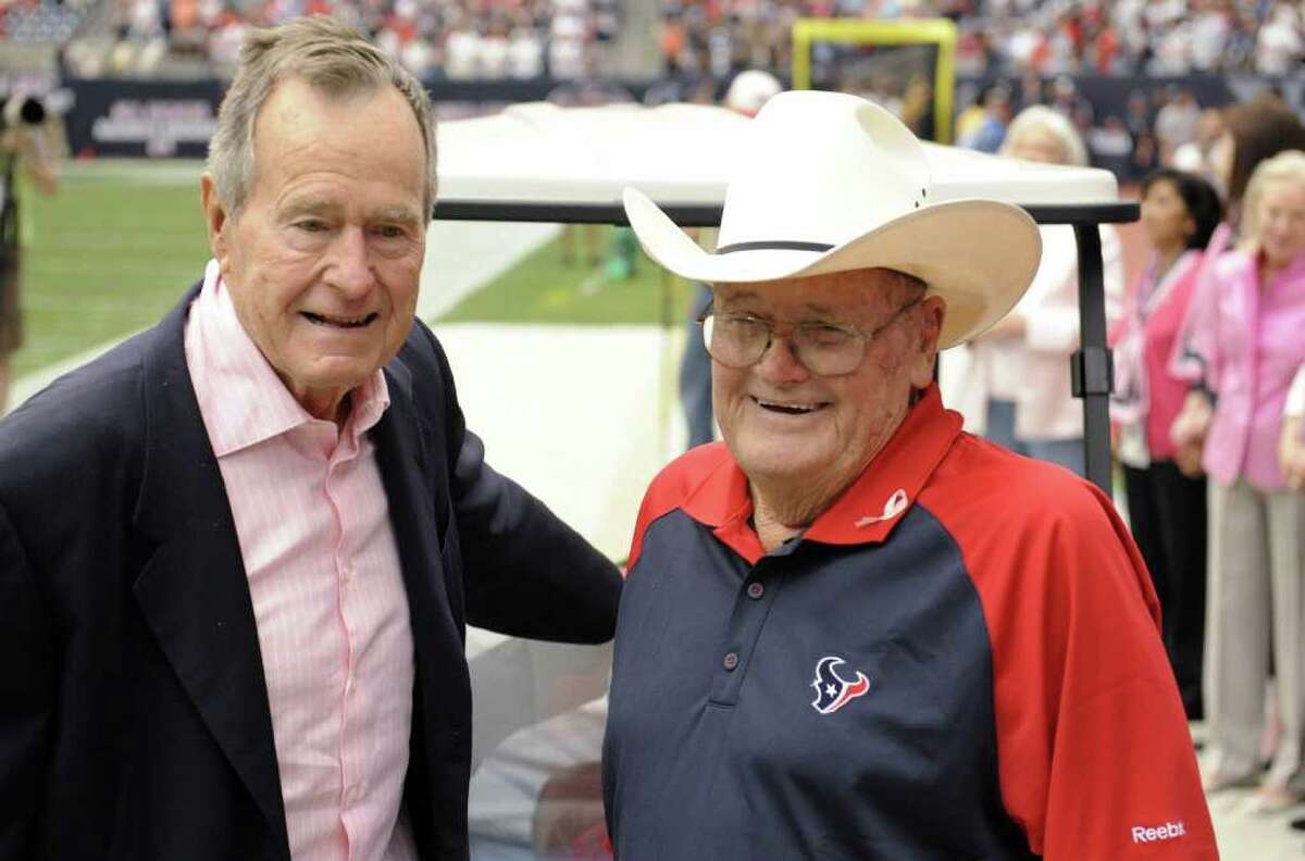 Nederland leads drive to name road for 'Bum' Phillips