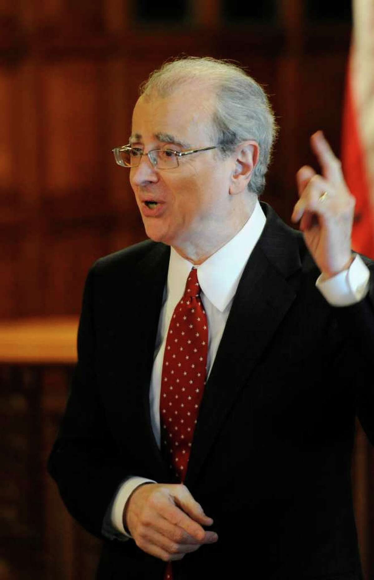 Top judge tightens donor rule