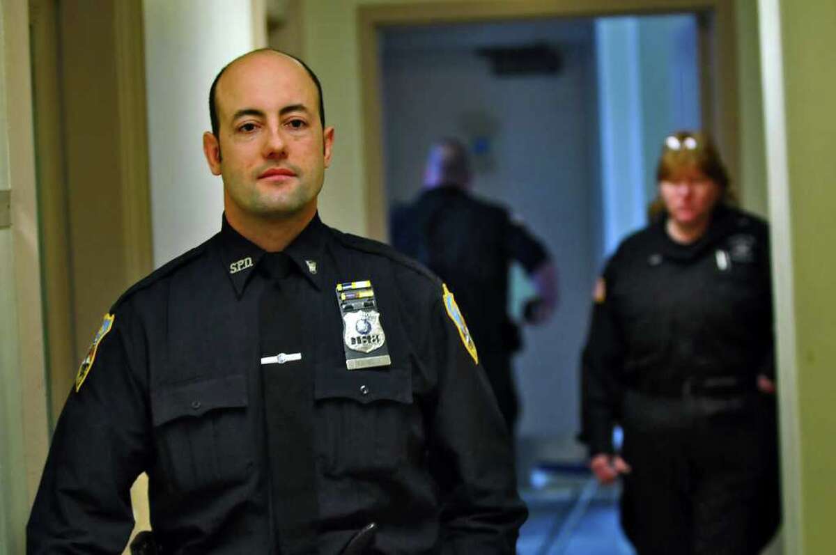 Cop shot during raid testifies in trial