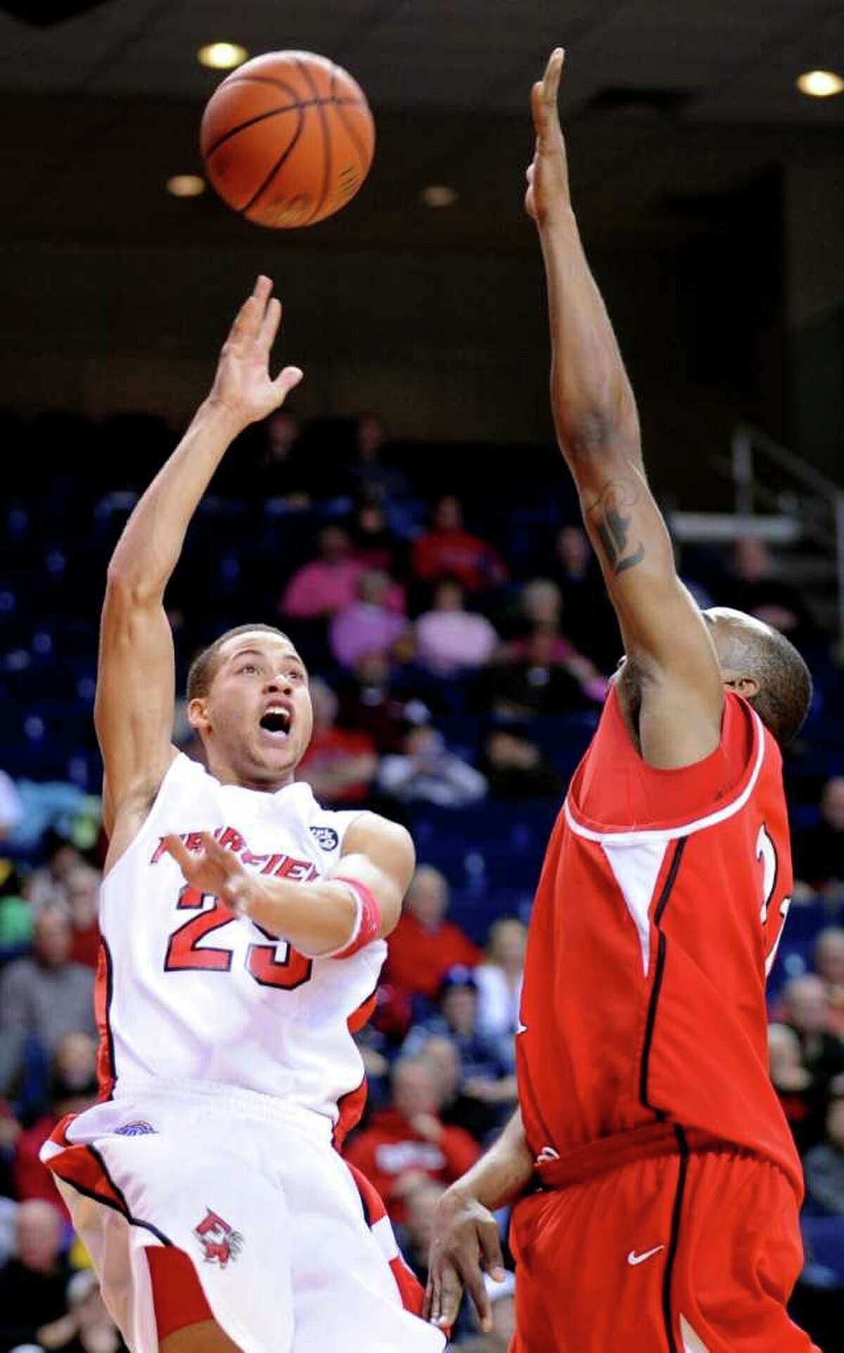 Nickerson leads Stags in BracketBuster win