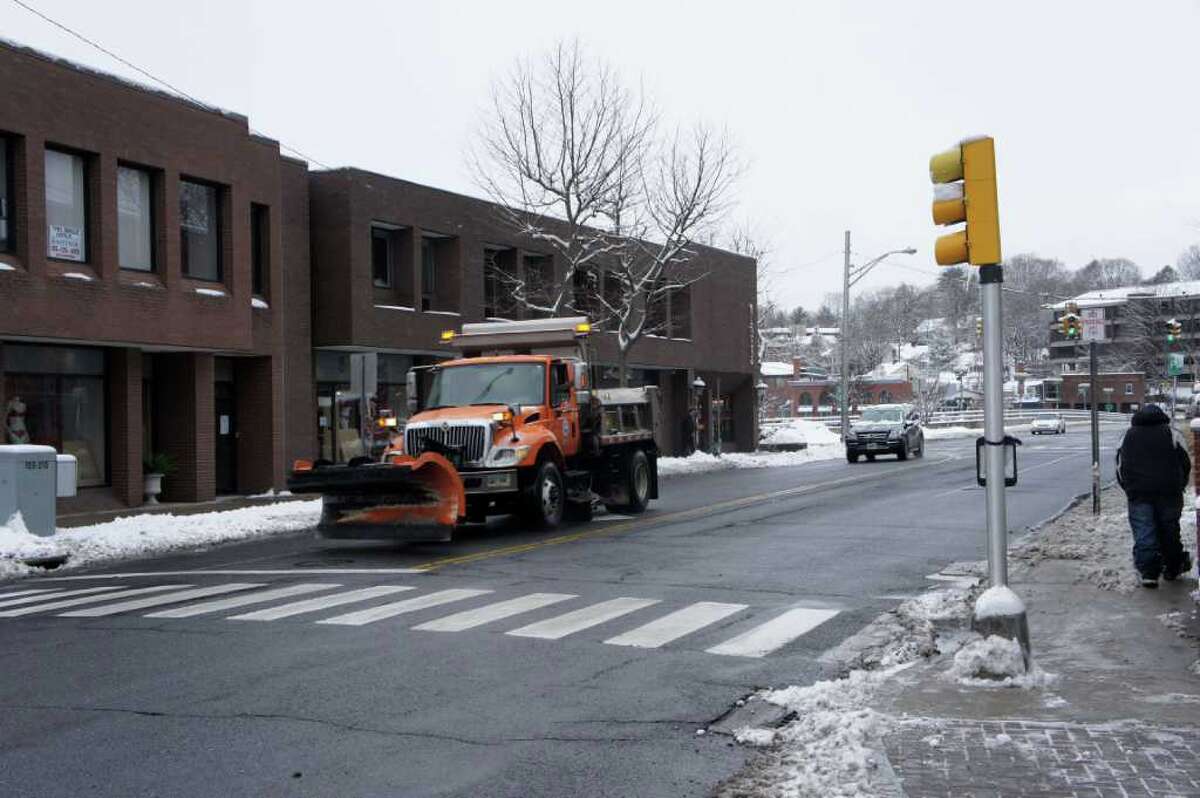 Winter weather creates snowy, slick roads for morning commuters