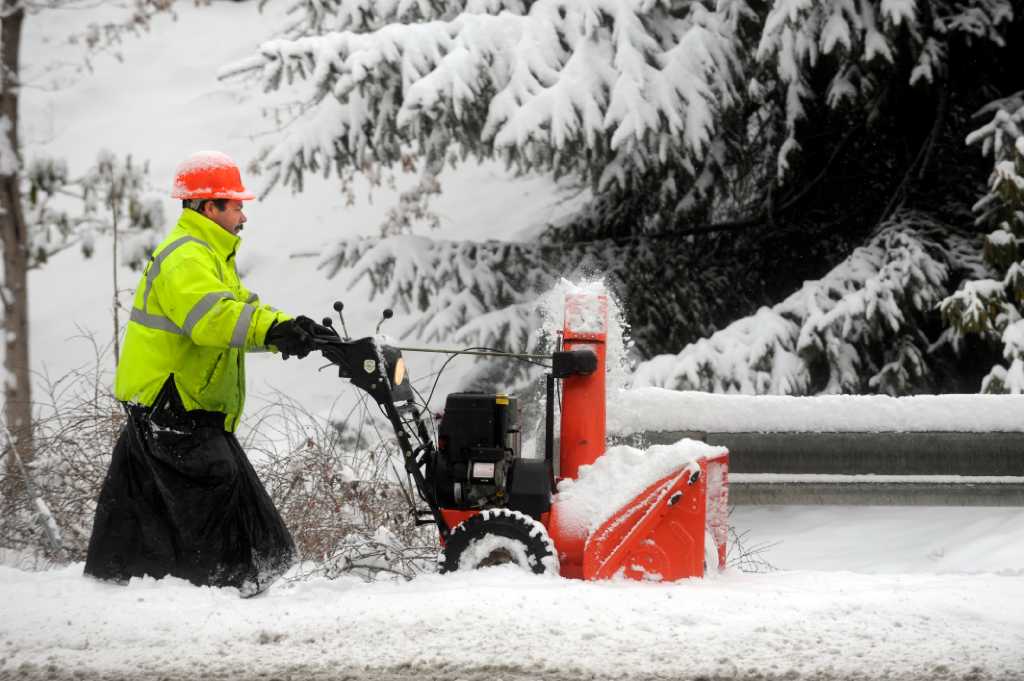 7 Inches Of Snow Reported In Greenwich Storm Causes Slippery Commute 7-inches-of-snow-reported-in-greenwich-storm-causes-slippery-commute