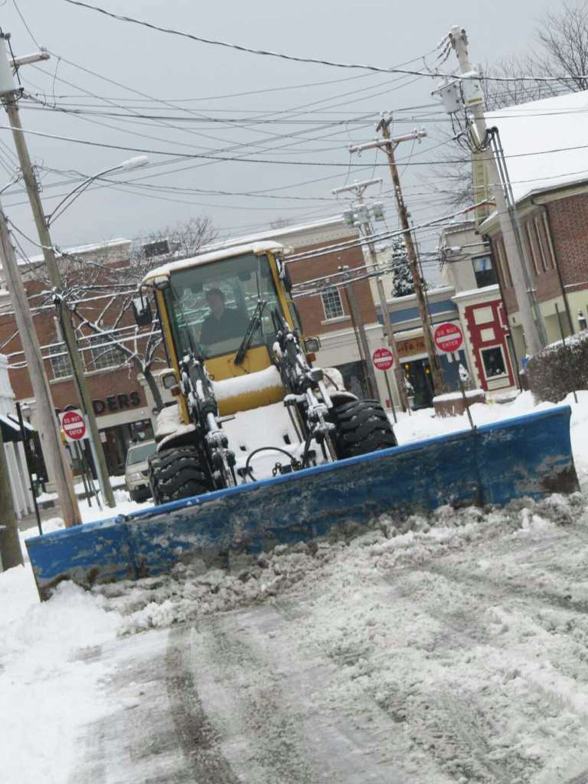 Winter weather creates snowy, slick roads for morning commuters