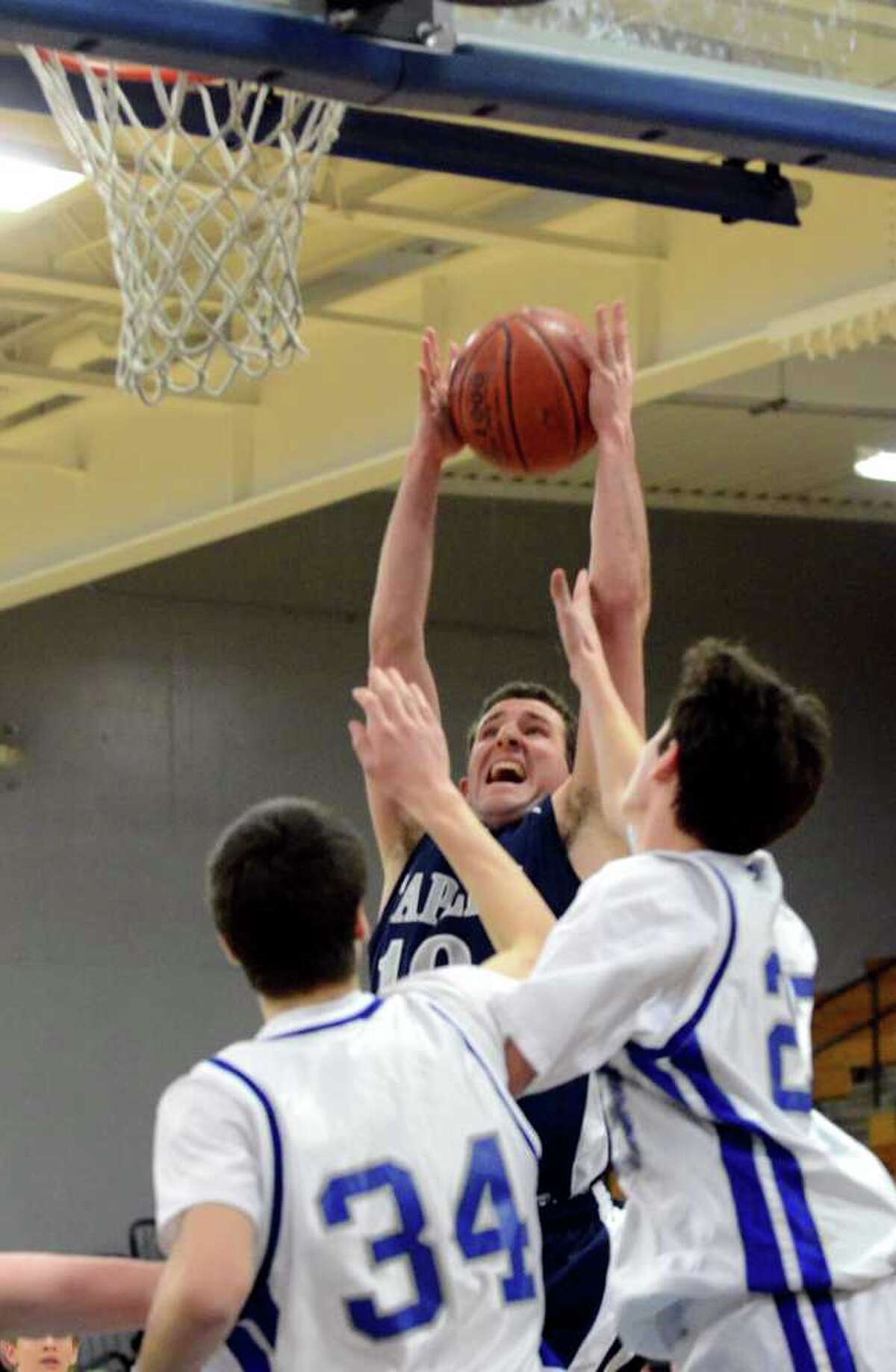 Staples eliminates Ludlowe boys basketball from FCIAC playoff contention