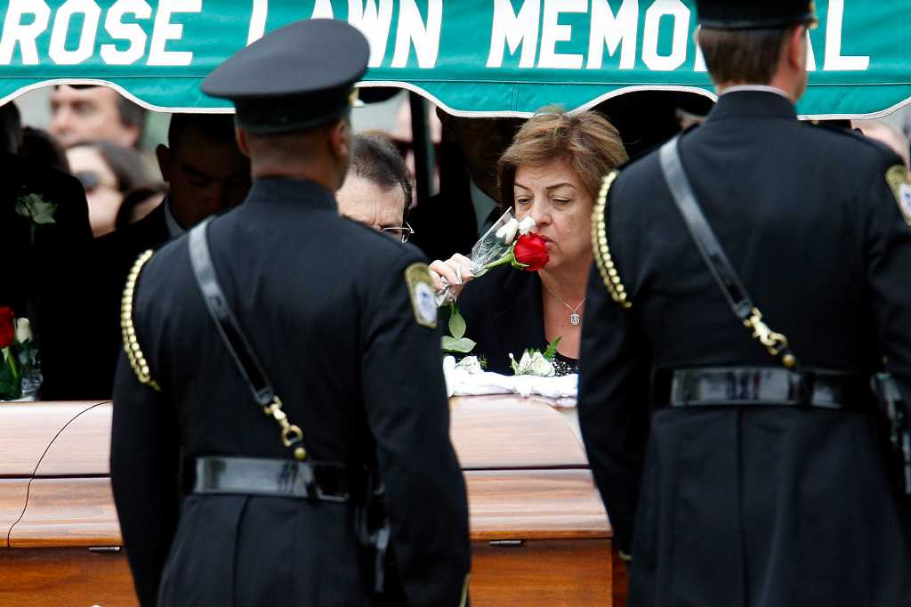 More than 1,000 attend slain agent's funeral