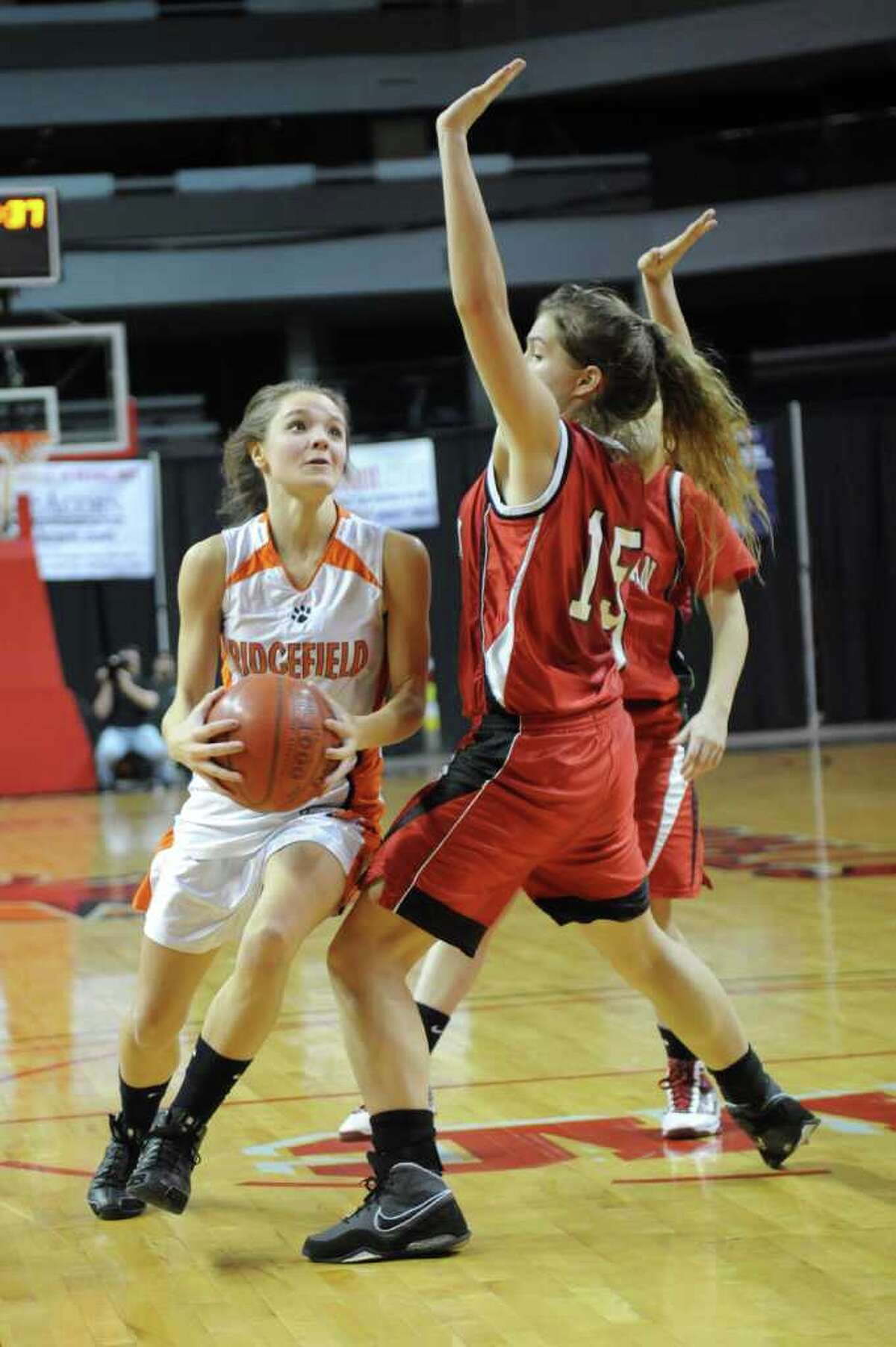 Ridgefield girls beat New Canaan in FCIAC semifinals