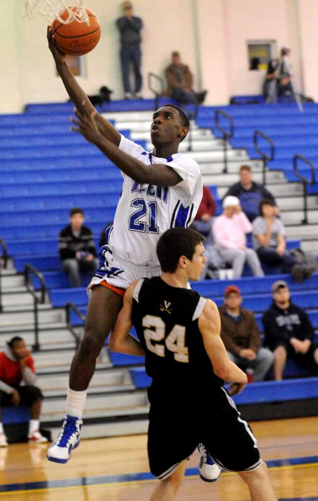 Williams taking advantage of playing time on Ozen boys basketball team