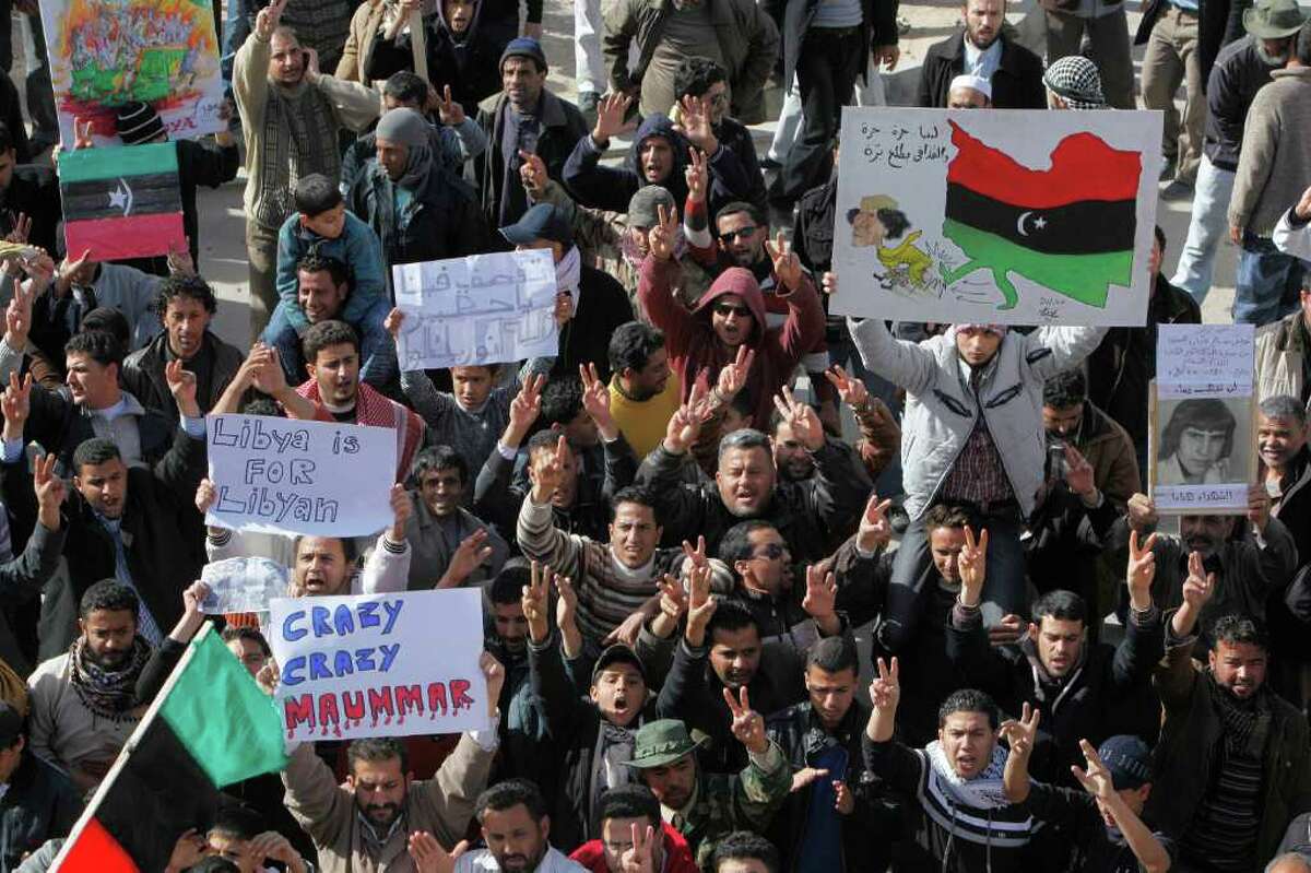 Gadhafi's hold weakens as Libyan revolt spreads