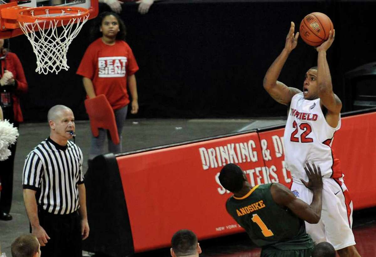 Stags take out Siena for win No. 23