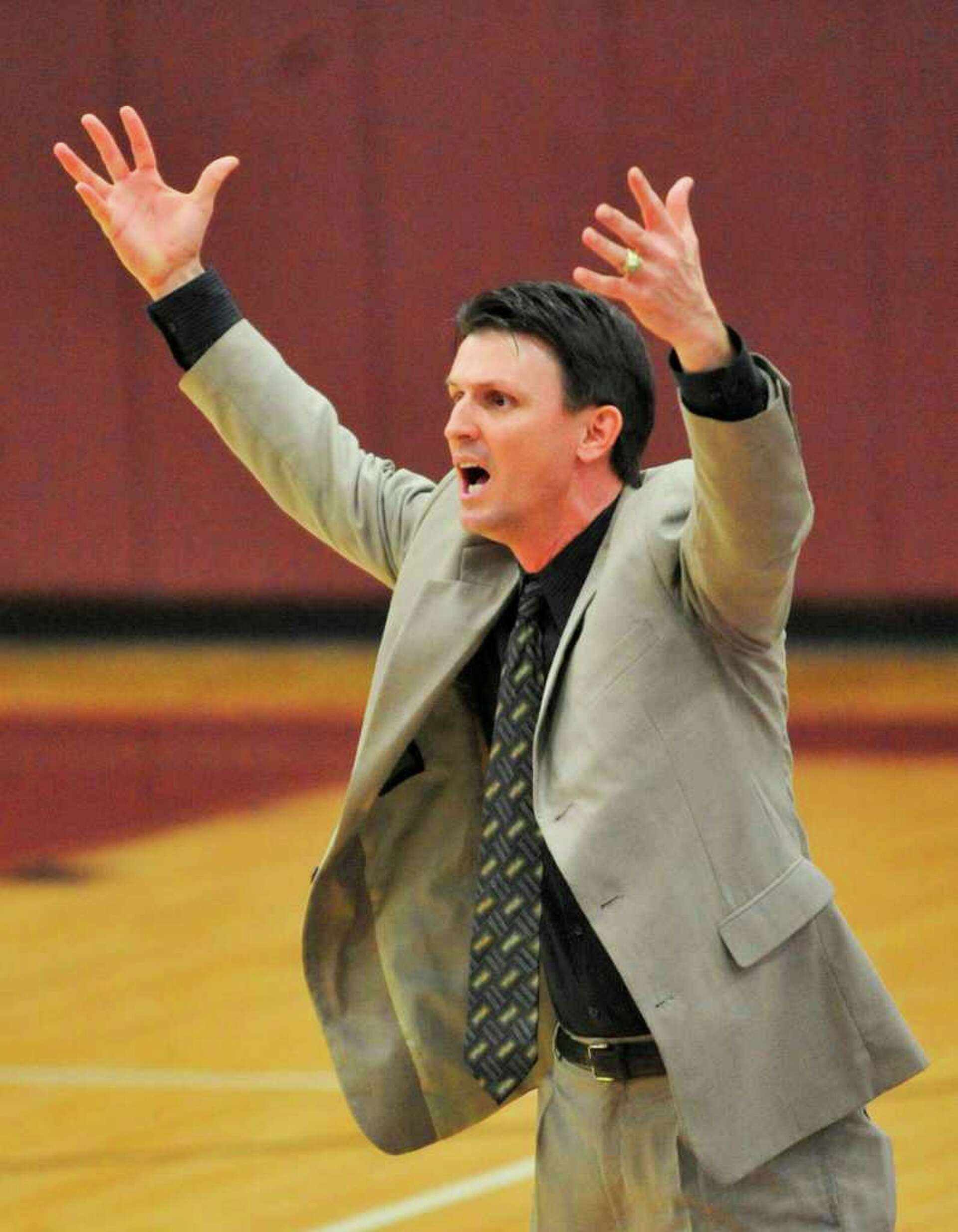 Cunningham helps Nederland boys basketball team advance