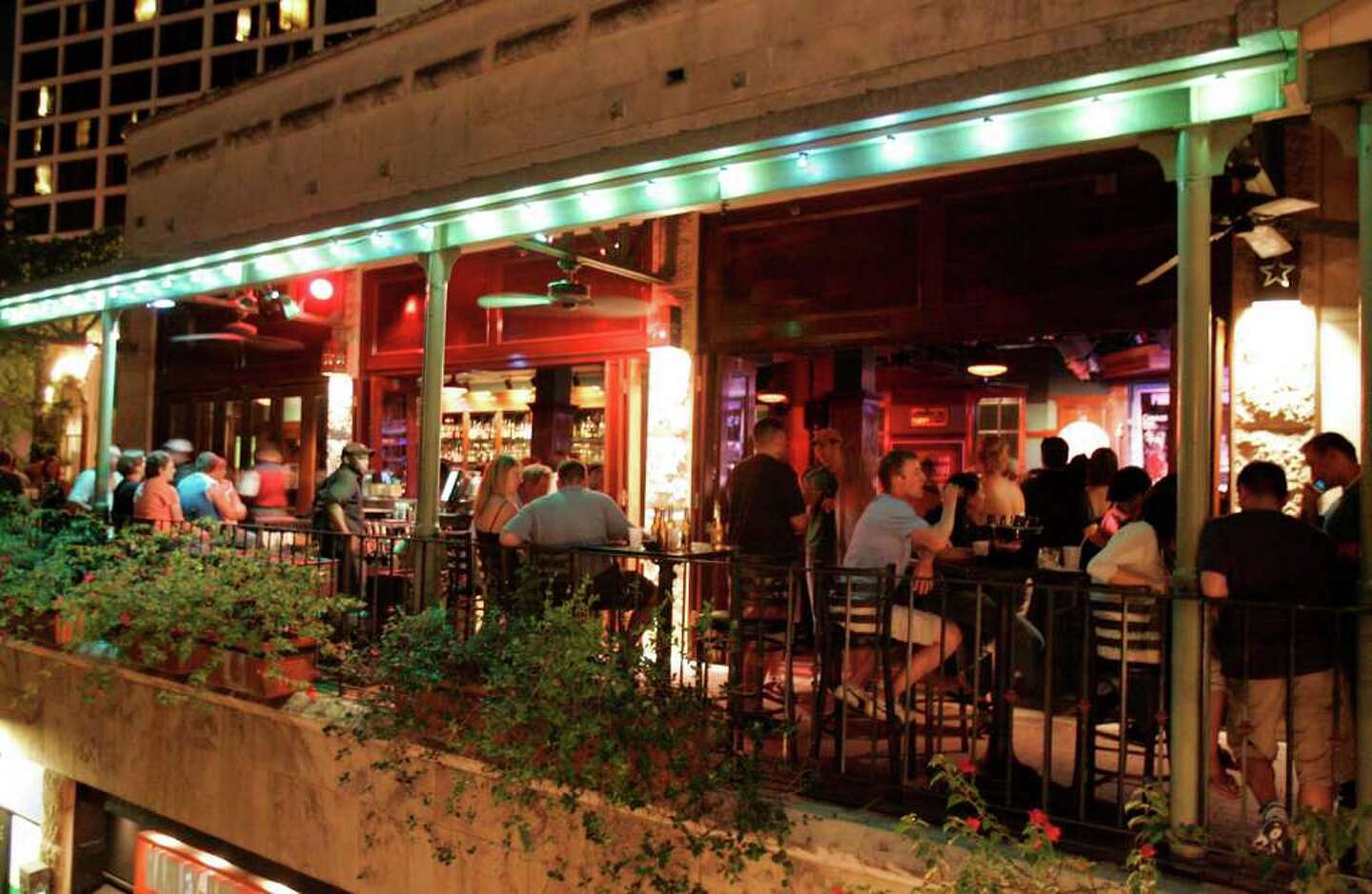 Downtown bars to raise a toast to the Alamo