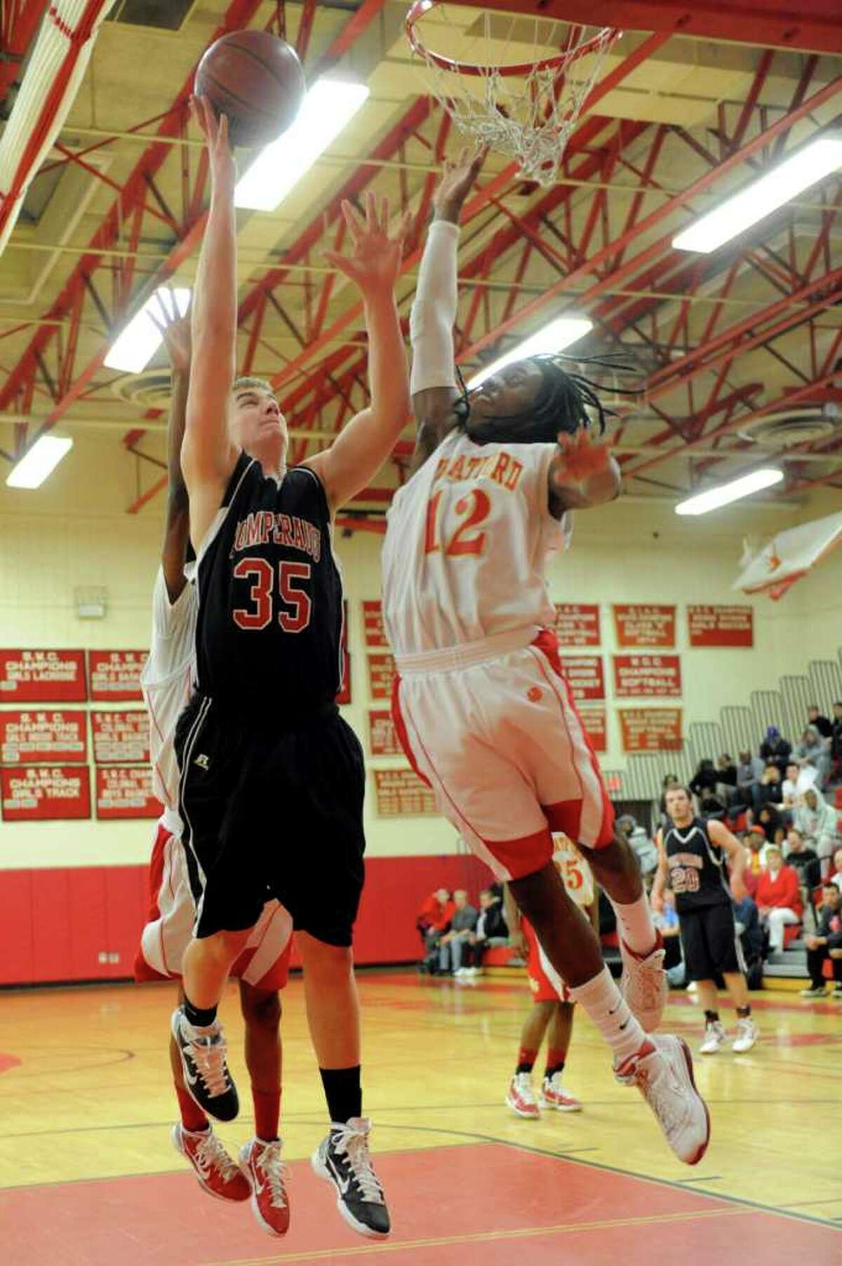 Pomperaug, Notre Dame advance to SWC boys basketball final