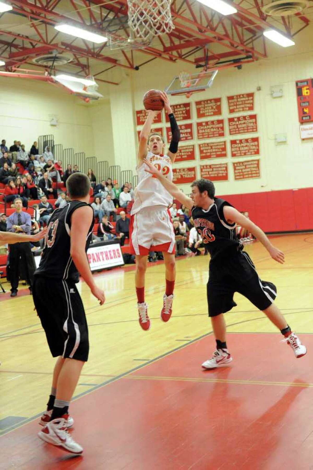 Pomperaug, Notre Dame advance to SWC boys basketball final