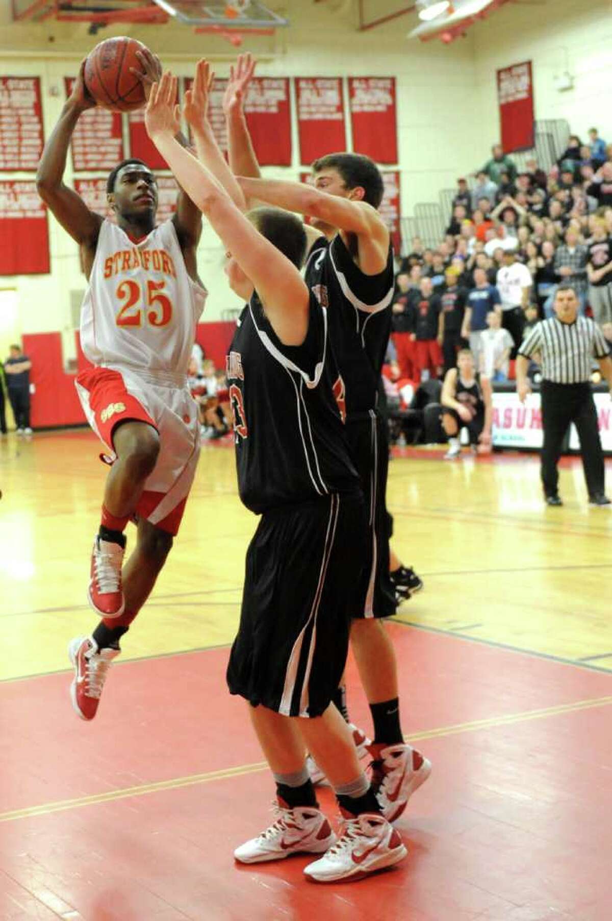 Pomperaug, Notre Dame advance to SWC boys basketball final