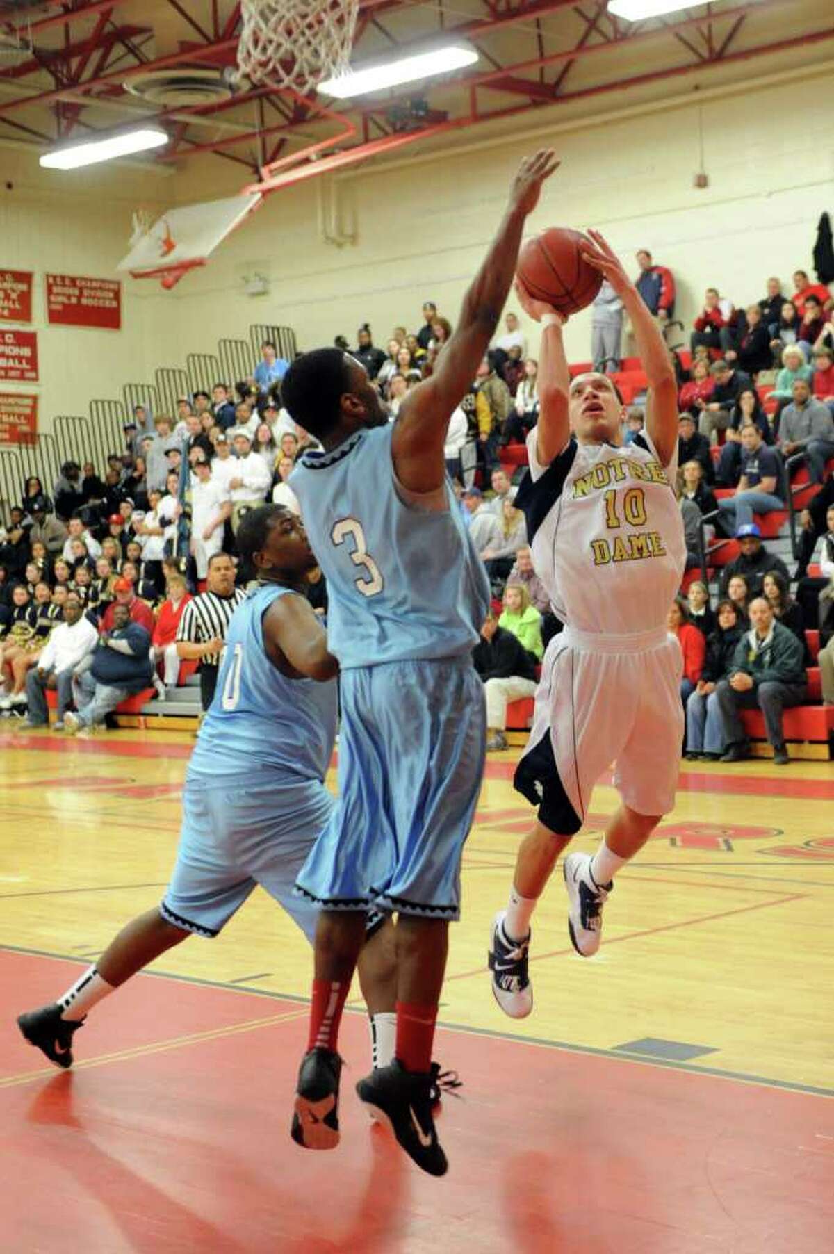 Pomperaug, Notre Dame advance to SWC boys basketball final